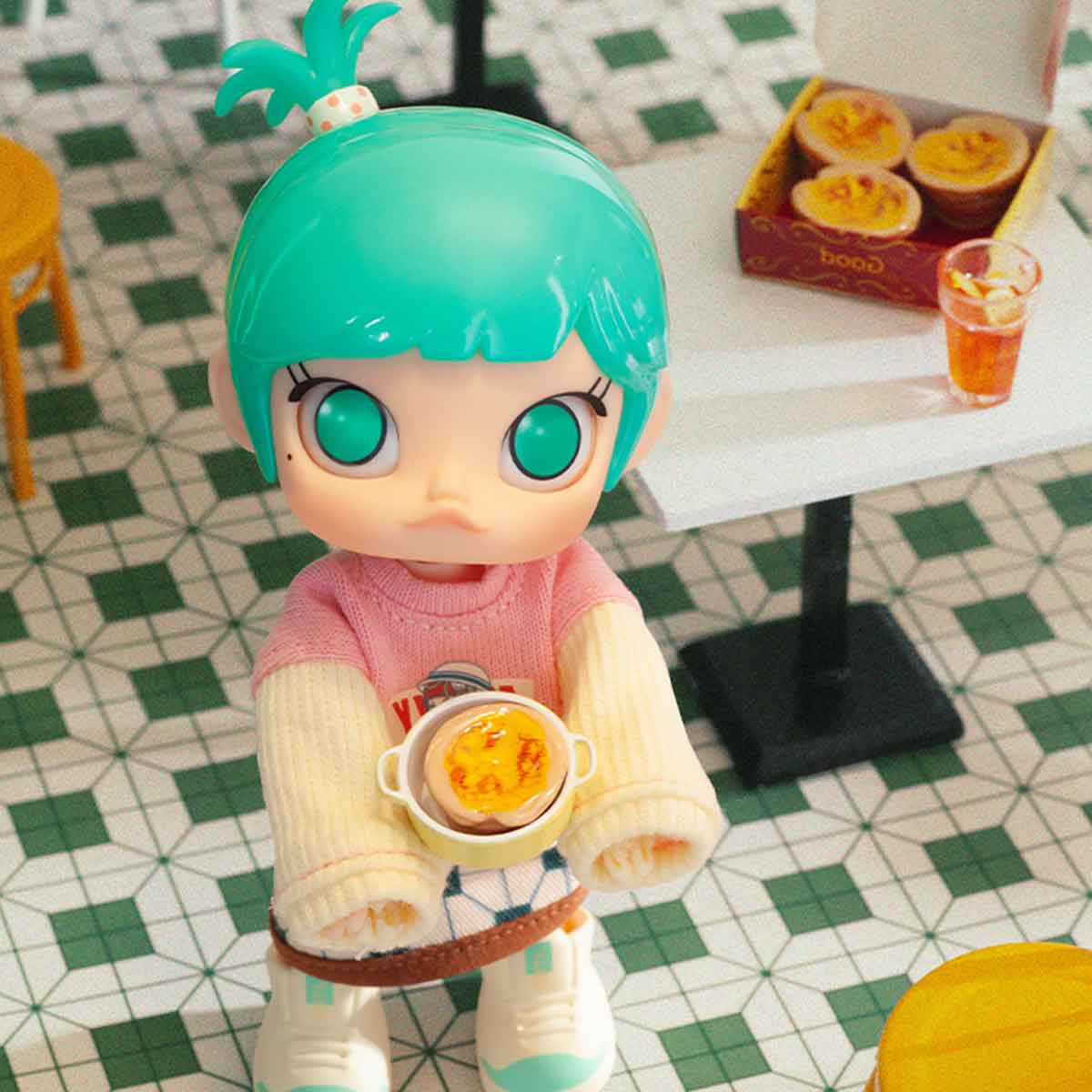 MOLLY Little Foodie Action Figure - POP MART (Japan)